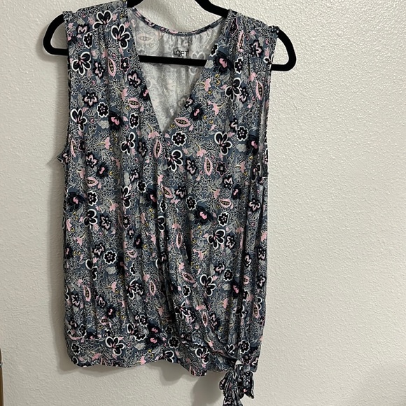 LOFT | Tops | Loft Sleeveless Floral Crossover | Poshmark